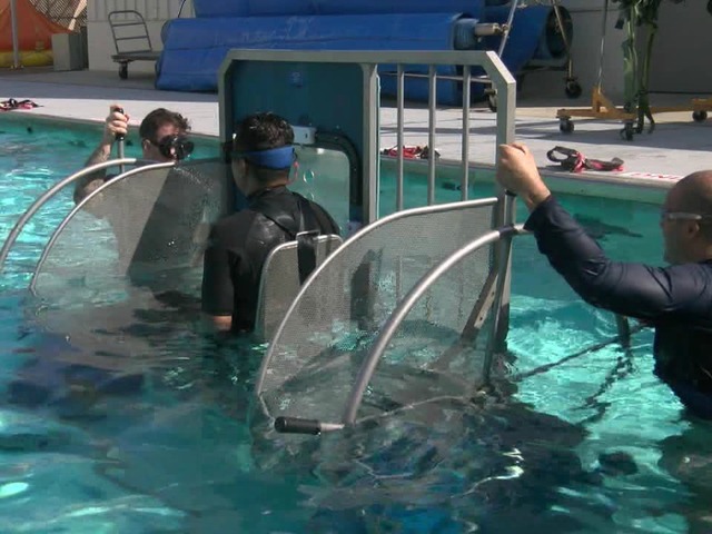 Marines and Sailors prepare for the worst in intense underwater ...