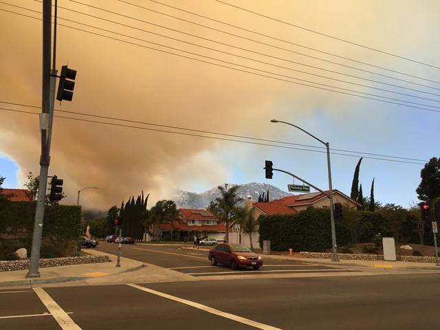 30-acre fire burning along I-15 in Temecula - 10News.com KGTV-TV San Diego