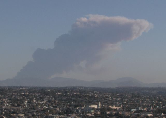 Smoke from Tijuana fire seen throughout San Diego - 10News.com KGTV-TV ...
