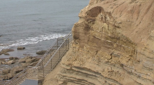 Chunk of cliff collapses at popular Sunset Cliffs surf spot - 10News ...