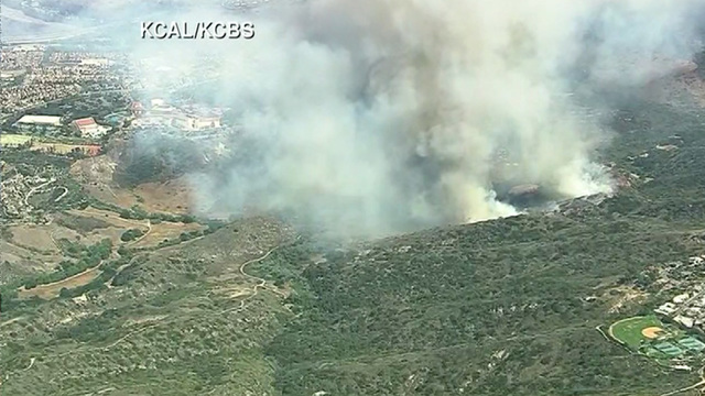 A brush fire scorches 125 acres in Aliso Viejo forcing thousands to ...