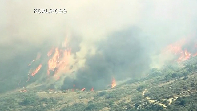 A brush fire scorches 125 acres in Aliso Viejo forcing thousands to ...