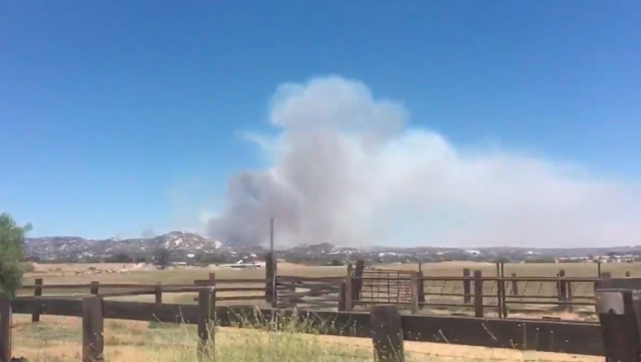 Fast-moving brush fire breaks out on Highway 94 in Campo - 10News.com ...